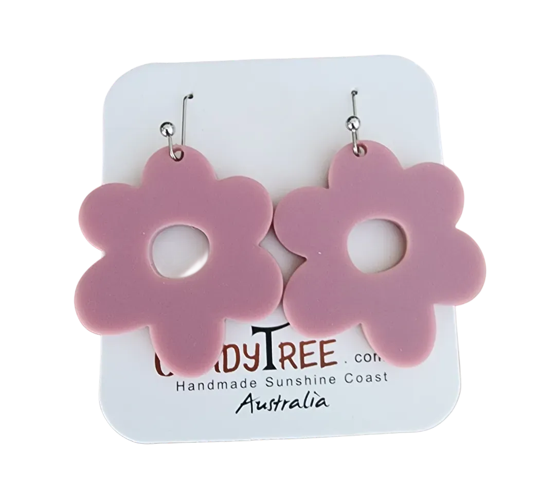 Acrylic Dangle Organic Dusky Pink Daisy – Candy Tree